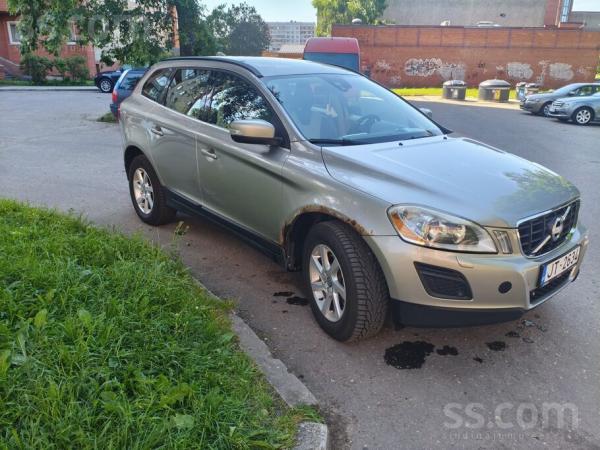 Grey Volvo XC60 2012 in Riga, with an engine capacity of 2.40 L and mileage of 355 thousand km for 5900 €, photo 2 on AUTOMOTO.COM.LV