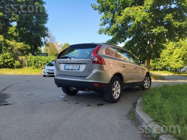 Grey Volvo XC60 2012 in Riga, with an engine capacity of 2.40 L and mileage of 355 thousand km for 5900 €, photo 4 on AUTOMOTO.COM.LV