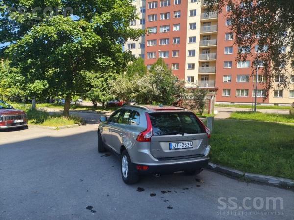 Grey Volvo XC60 2012 in Riga, with an engine capacity of 2.40 L and mileage of 355 thousand km for 5900 €, photo 5 on AUTOMOTO.COM.LV