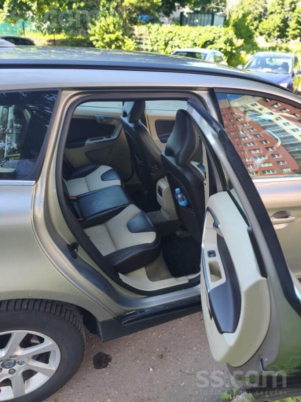 Grey Volvo XC60 2012 in Riga, with an engine capacity of 2.40 L and mileage of 355 thousand km for 5900 €, photo 8 on AUTOMOTO.COM.LV