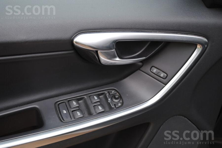 Pelēks Volvo XC60 2012 Rīga, ar dzinēja tilpumu 2.40 L un nobraukumu 275 tūkst. km par 10390 €, foto 15 vietnē AUTOMOTO.COM.LV