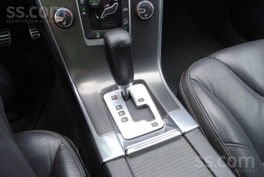 Pelēks Volvo XC60 2012 Rīga, ar dzinēja tilpumu 2.40 L un nobraukumu 275 tūkst. km par 10390 €, foto 17 vietnē AUTOMOTO.COM.LV