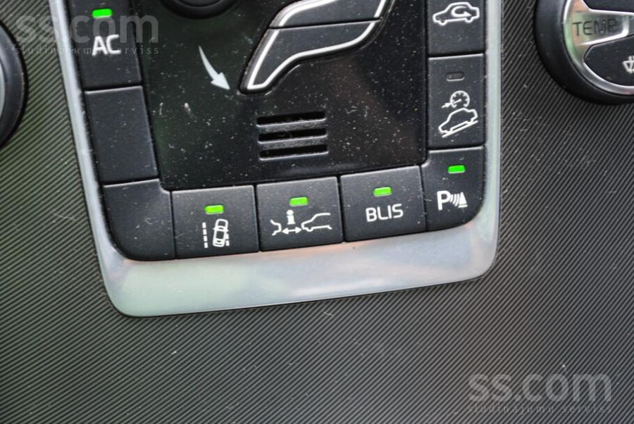Pelēks Volvo XC60 2012 Rīga, ar dzinēja tilpumu 2.40 L un nobraukumu 275 tūkst. km par 10390 €, foto 18 vietnē AUTOMOTO.COM.LV