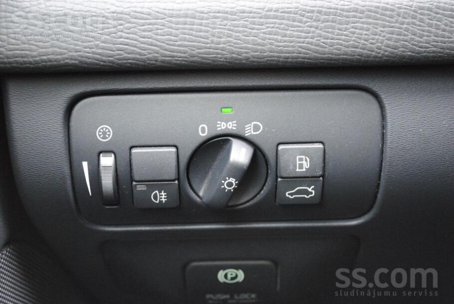 Pelēks Volvo XC60 2012 Rīga, ar dzinēja tilpumu 2.40 L un nobraukumu 275 tūkst. km par 10390 €, foto 25 vietnē AUTOMOTO.COM.LV