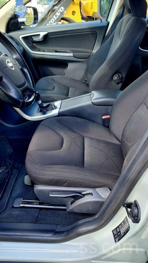 Pelēks Volvo XC60 2012 Balvi, ar dzinēja tilpumu 2.00 L un nobraukumu 0 tūkst. km par 8300 €, foto 9 vietnē AUTOMOTO.COM.LV