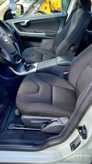 Grey Volvo XC60 2012 in Balvi, with an engine capacity of 2.00 L and mileage of 0 thousand km for 8300 €, photo 10 on AUTOMOTO.COM.LV