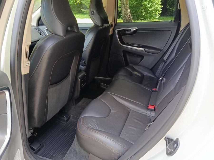 Pelēks Volvo XC60 2012 Šauļi, ar dzinēja tilpumu 1.98 L un nobraukumu 279 tūkst. km par 8950 €, foto 15 vietnē AUTOMOTO.COM.LV