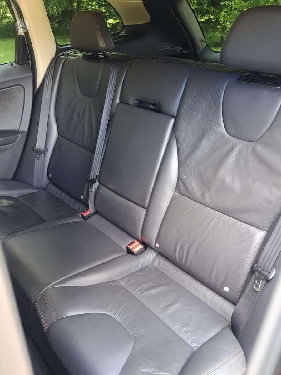 Pelēks Volvo XC60 2012 Šauļi, ar dzinēja tilpumu 1.98 L un nobraukumu 279 tūkst. km par 8950 €, foto 16 vietnē AUTOMOTO.COM.LV