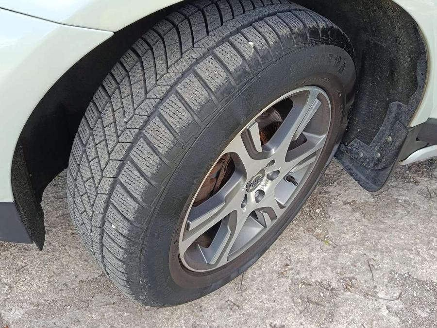 Pelēks Volvo XC60 2012 Šauļi, ar dzinēja tilpumu 1.98 L un nobraukumu 279 tūkst. km par 8950 €, foto 22 vietnē AUTOMOTO.COM.LV
