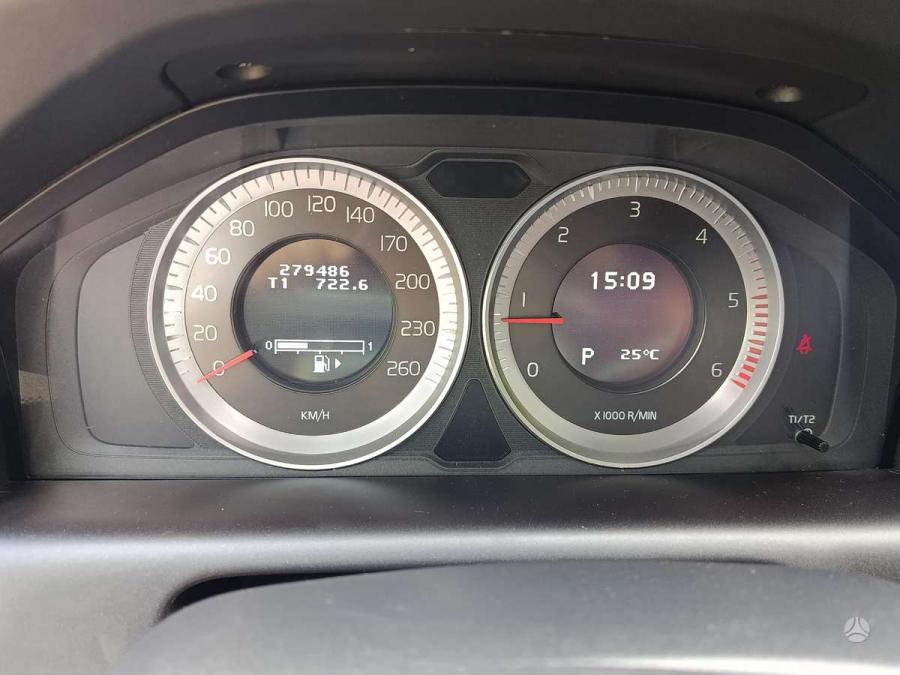 Pelēks Volvo XC60 2012 Šauļi, ar dzinēja tilpumu 1.98 L un nobraukumu 279 tūkst. km par 8950 €, foto 26 vietnē AUTOMOTO.COM.LV