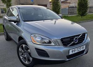 Pelēks Volvo XC60 2012 Kauņa, ar dzinēja tilpumu 2.40 L un nobraukumu 239 tūkst. km par 10950 €, foto  vietnē AUTOMOTO.COM.LV