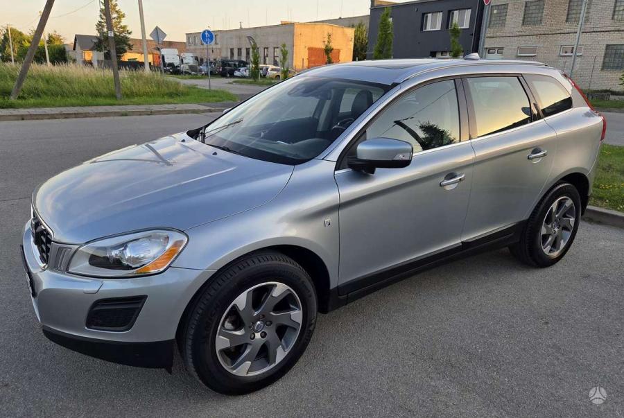 Pelēks Volvo XC60 2012 Kauņa, ar dzinēja tilpumu 2.40 L un nobraukumu 239 tūkst. km par 10950 €, foto 4 vietnē AUTOMOTO.COM.LV