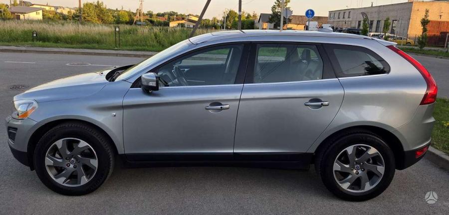 Pelēks Volvo XC60 2012 Kauņa, ar dzinēja tilpumu 2.40 L un nobraukumu 239 tūkst. km par 10950 €, foto 5 vietnē AUTOMOTO.COM.LV
