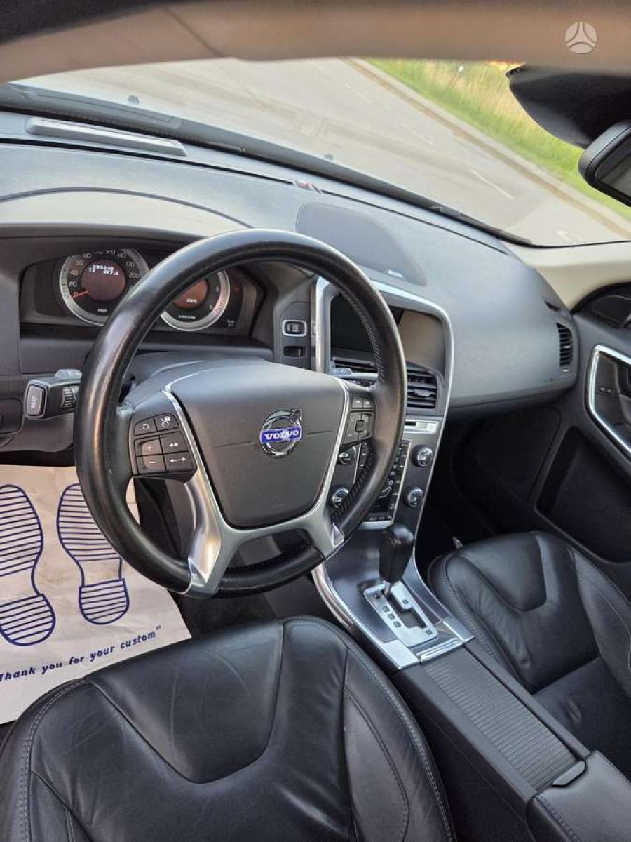 Pelēks Volvo XC60 2012 Kauņa, ar dzinēja tilpumu 2.40 L un nobraukumu 239 tūkst. km par 10950 €, foto 18 vietnē AUTOMOTO.COM.LV