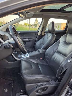 Pelēks Volvo XC60 2012 Kauņa, ar dzinēja tilpumu 2.40 L un nobraukumu 239 tūkst. km par 10950 €, foto 21 vietnē AUTOMOTO.COM.LV