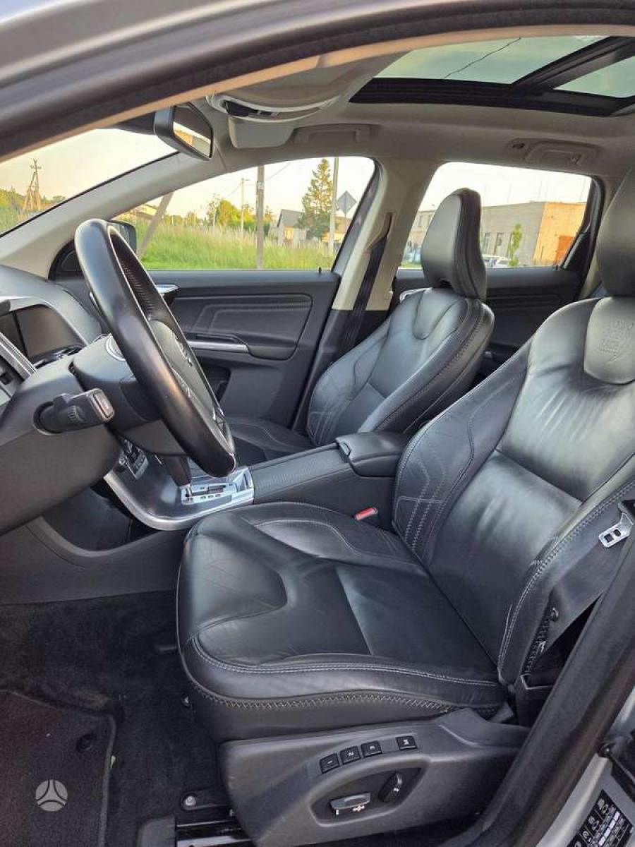 Pelēks Volvo XC60 2012 Kauņa, ar dzinēja tilpumu 2.40 L un nobraukumu 239 tūkst. km par 10950 €, foto 21 vietnē AUTOMOTO.COM.LV