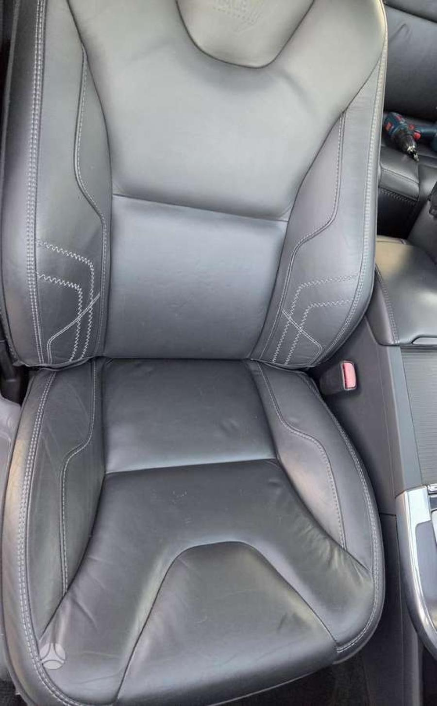 Pelēks Volvo XC60 2012 Kauņa, ar dzinēja tilpumu 2.40 L un nobraukumu 239 tūkst. km par 10950 €, foto 23 vietnē AUTOMOTO.COM.LV
