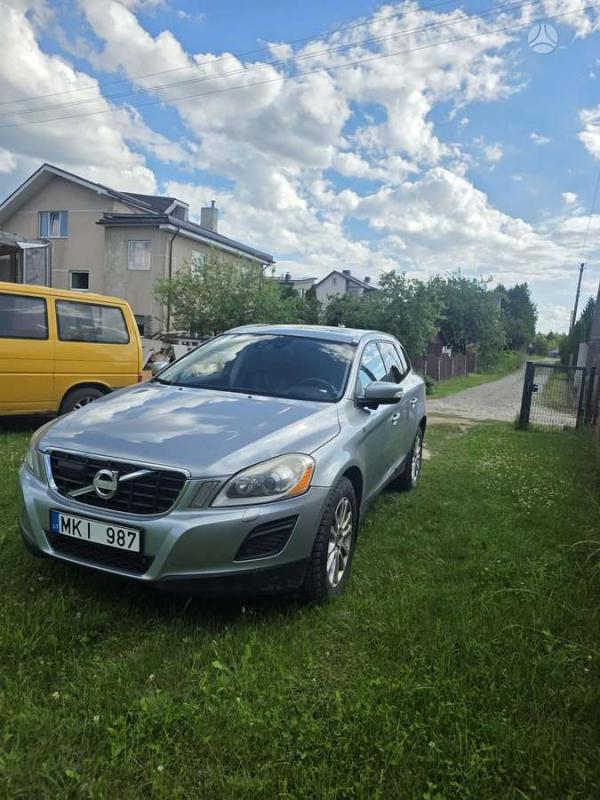 Pelēks Volvo XC60 2012 Viļņa, ar dzinēja tilpumu 2.40 L un nobraukumu 344 tūkst. km par 8500 €, foto 3 vietnē AUTOMOTO.COM.LV
