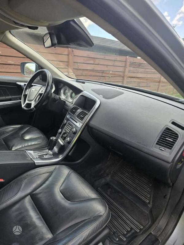 Pelēks Volvo XC60 2012 Viļņa, ar dzinēja tilpumu 2.40 L un nobraukumu 344 tūkst. km par 8500 €, foto 7 vietnē AUTOMOTO.COM.LV