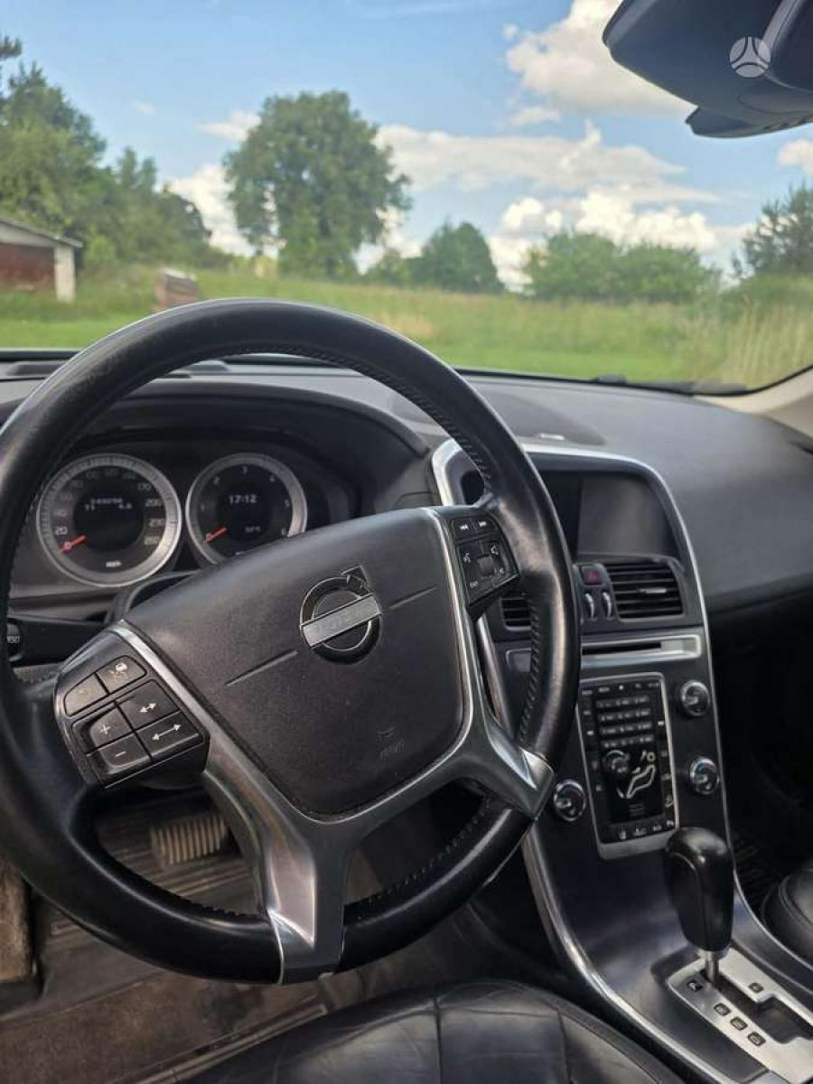 Grey Volvo XC60 2012 in Vilnius, with an engine capacity of 2.40 L and mileage of 344 thousand km for 8500 €, photo 9 on AUTOMOTO.COM.LV