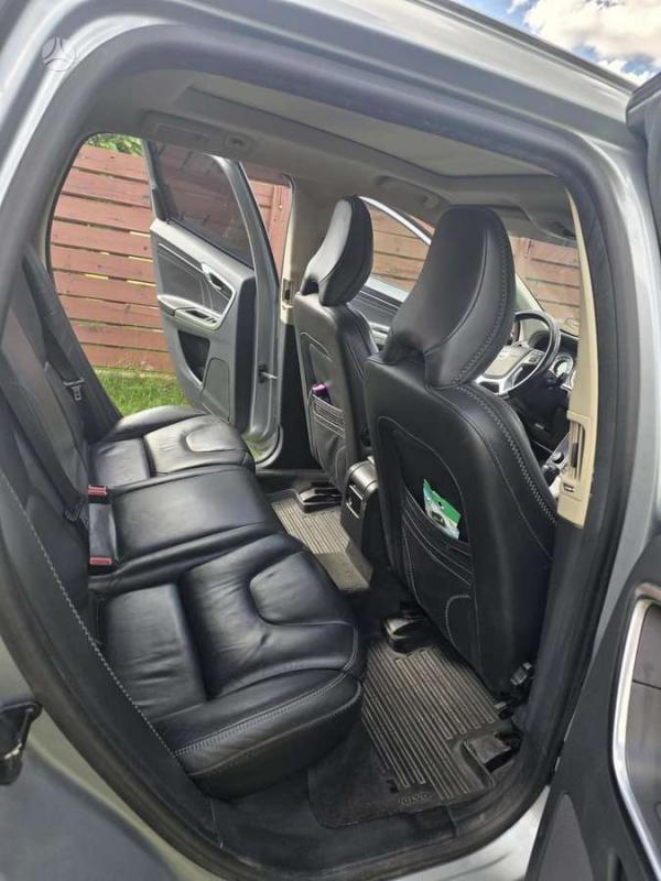 Pelēks Volvo XC60 2012 Viļņa, ar dzinēja tilpumu 2.40 L un nobraukumu 344 tūkst. km par 8500 €, foto 9 vietnē AUTOMOTO.COM.LV