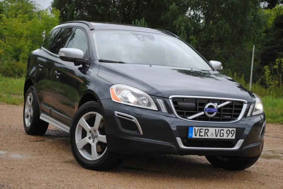 Grey Volvo XC60 2012 in Riga, with an engine capacity of 2.40 L and mileage of 275 thousand km for 10390 €, photo 5 on AUTOMOTO.COM.LV