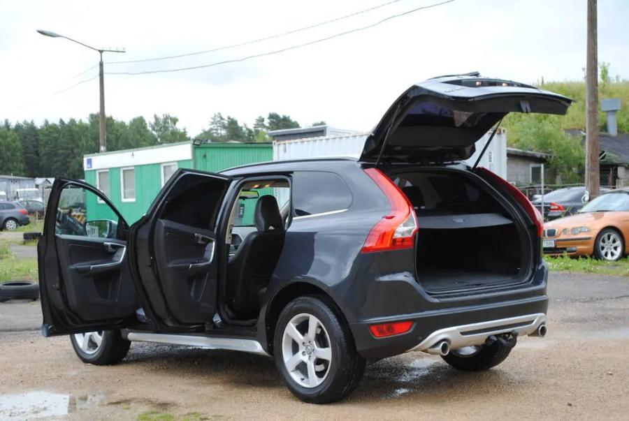 Grey Volvo XC60 2012 in Riga, with an engine capacity of 2.40 L and mileage of 275 thousand km for 10390 €, photo 8 on AUTOMOTO.COM.LV