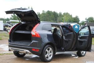 Grey Volvo XC60 2012 in Riga, with an engine capacity of 2.40 L and mileage of 275 thousand km for 10390 €, photo 10 on AUTOMOTO.COM.LV