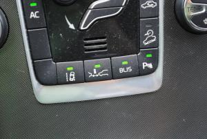 Grey Volvo XC60 2012 in Riga, with an engine capacity of 2.40 L and mileage of 275 thousand km for 10390 €, photo 18 on AUTOMOTO.COM.LV