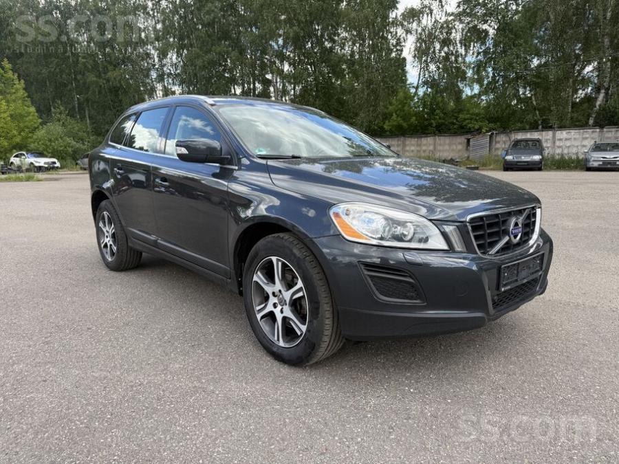 Grey Volvo XC60 2012 in Riga, with an engine capacity of 2.40 L and mileage of 292 thousand km for 9280 €, photo 3 on AUTOMOTO.COM.LV