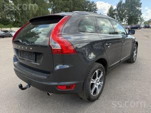 Grey Volvo XC60 2012 in Riga, with an engine capacity of 2.40 L and mileage of 292 thousand km for 9280 €, photo 4 on AUTOMOTO.COM.LV
