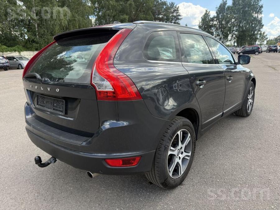 Grey Volvo XC60 2012 in Riga, with an engine capacity of 2.40 L and mileage of 292 thousand km for 9280 €, photo 4 on AUTOMOTO.COM.LV