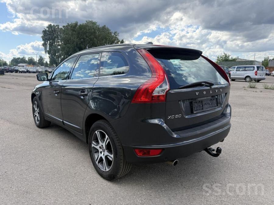 Grey Volvo XC60 2012 in Riga, with an engine capacity of 2.40 L and mileage of 292 thousand km for 9280 €, photo 5 on AUTOMOTO.COM.LV