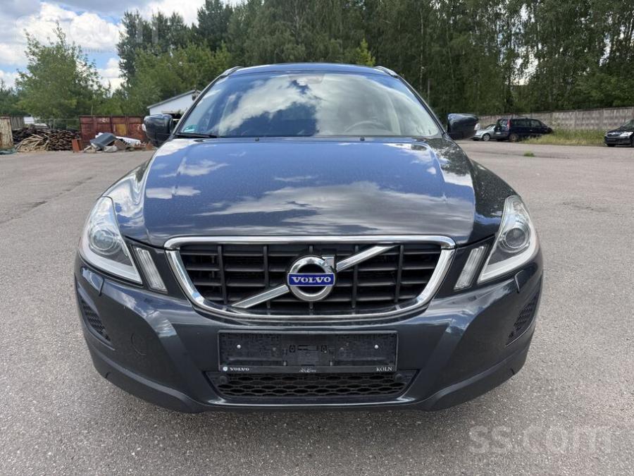 Grey Volvo XC60 2012 in Riga, with an engine capacity of 2.40 L and mileage of 292 thousand km for 9280 €, photo 6 on AUTOMOTO.COM.LV