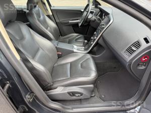 Grey Volvo XC60 2012 in Riga, with an engine capacity of 2.40 L and mileage of 292 thousand km for 9280 €, photo 11 on AUTOMOTO.COM.LV
