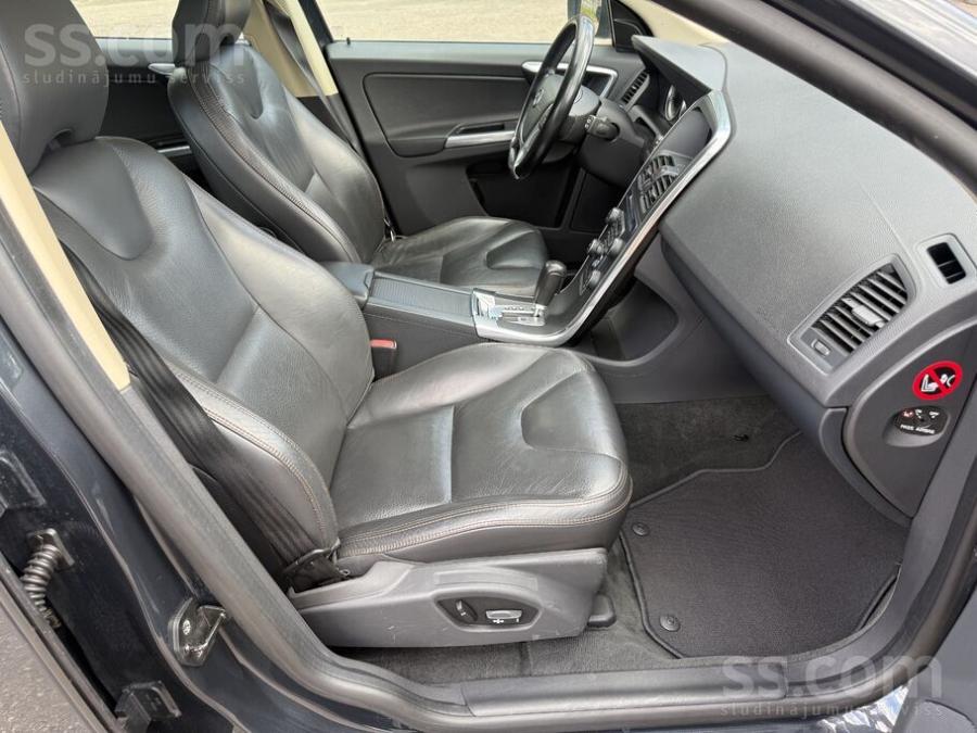 Grey Volvo XC60 2012 in Riga, with an engine capacity of 2.40 L and mileage of 292 thousand km for 9280 €, photo 11 on AUTOMOTO.COM.LV