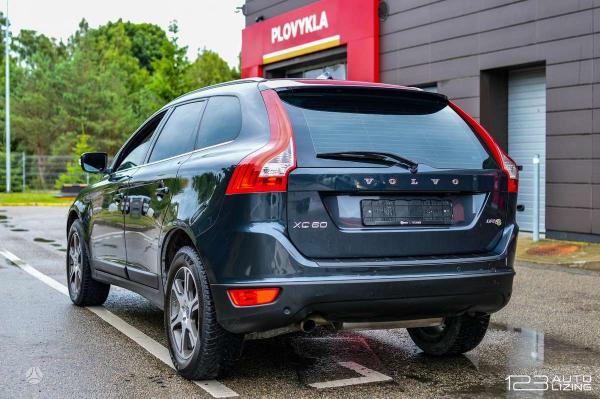 Grey Volvo XC60 2012 in Kretinga, with an engine capacity of 2.00 L and mileage of 347 thousand km for 7599 €, photo 8 on AUTOMOTO.COM.LV
