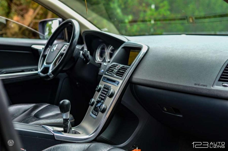 Pelēks Volvo XC60 2012 Kretinga, ar dzinēja tilpumu 2.00 L un nobraukumu 347 tūkst. km par 7599 €, foto 17 vietnē AUTOMOTO.COM.LV