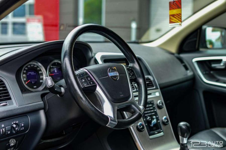 Pelēks Volvo XC60 2012 Kretinga, ar dzinēja tilpumu 2.00 L un nobraukumu 347 tūkst. km par 7599 €, foto 18 vietnē AUTOMOTO.COM.LV