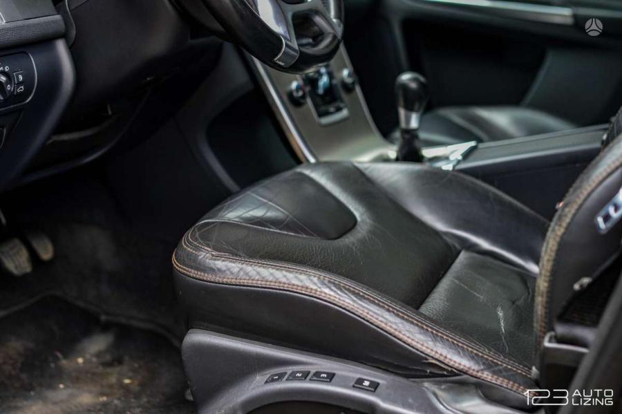 Pelēks Volvo XC60 2012 Kretinga, ar dzinēja tilpumu 2.00 L un nobraukumu 347 tūkst. km par 7599 €, foto 19 vietnē AUTOMOTO.COM.LV