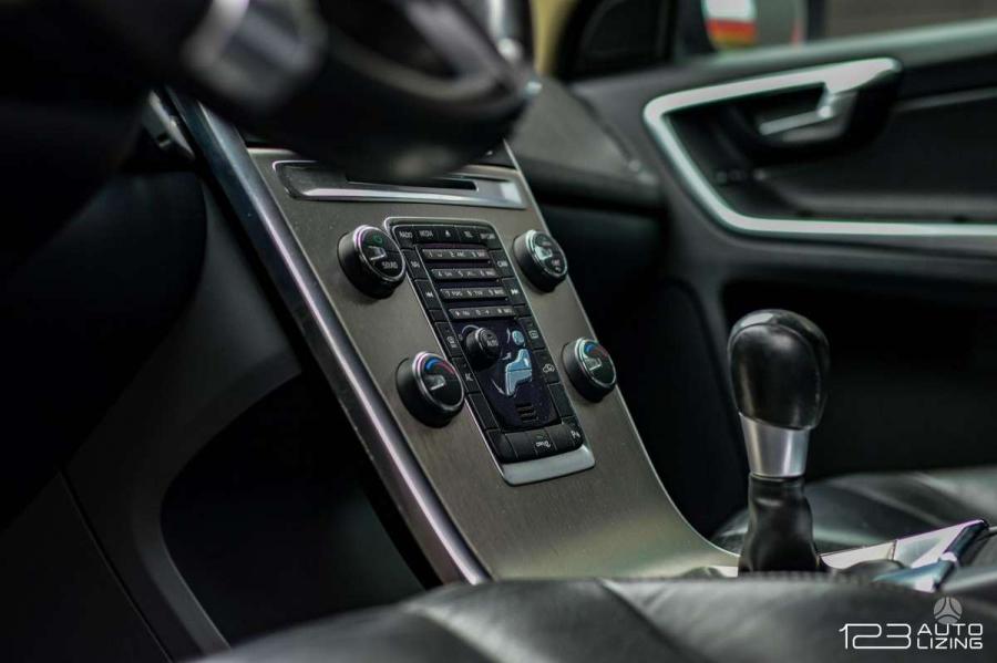 Pelēks Volvo XC60 2012 Kretinga, ar dzinēja tilpumu 2.00 L un nobraukumu 347 tūkst. km par 7599 €, foto 22 vietnē AUTOMOTO.COM.LV