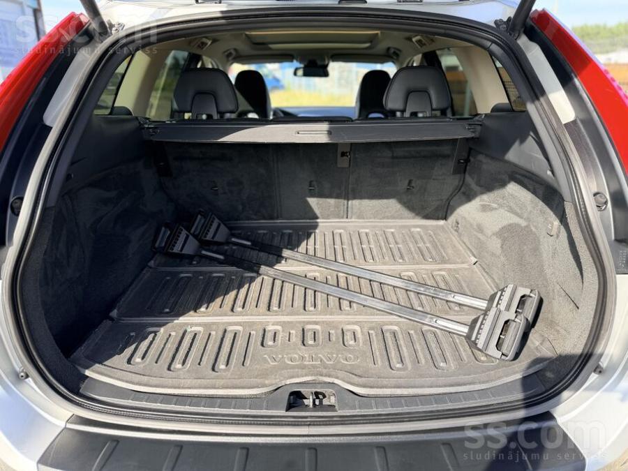 Pelēks Volvo XC60 2012 Rīga, ar dzinēja tilpumu 2.00 L un nobraukumu 0 tūkst. km par 8995 €, foto 7 vietnē AUTOMOTO.COM.LV