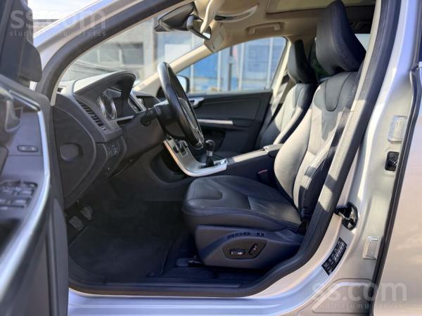 Grey Volvo XC60 2012 in Riga, with an engine capacity of 2.00 L and mileage of 0 thousand km for 8995 €, photo 9 on AUTOMOTO.COM.LV