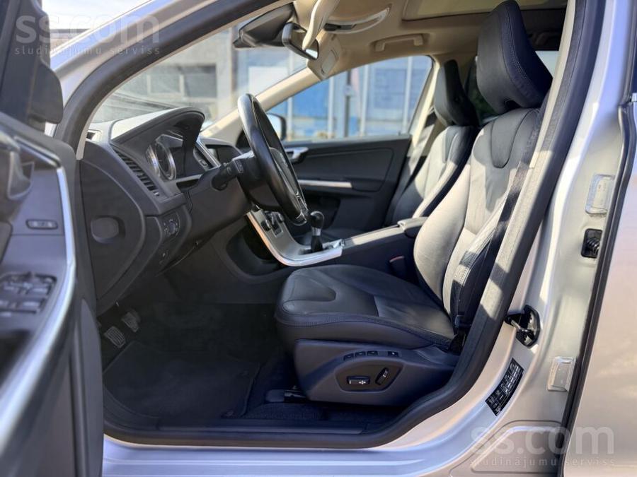 Pelēks Volvo XC60 2012 Rīga, ar dzinēja tilpumu 2.00 L un nobraukumu 0 tūkst. km par 8995 €, foto 10 vietnē AUTOMOTO.COM.LV