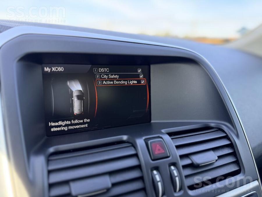 Pelēks Volvo XC60 2012 Rīga, ar dzinēja tilpumu 2.00 L un nobraukumu 0 tūkst. km par 8995 €, foto 16 vietnē AUTOMOTO.COM.LV