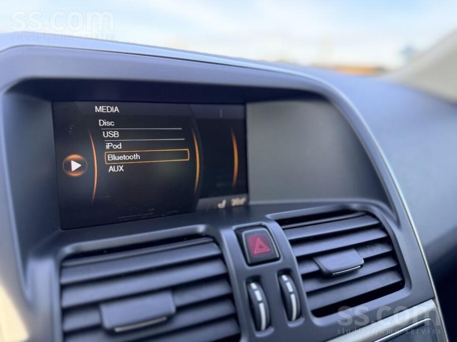 Pelēks Volvo XC60 2012 Rīga, ar dzinēja tilpumu 2.00 L un nobraukumu 0 tūkst. km par 8995 €, foto 17 vietnē AUTOMOTO.COM.LV