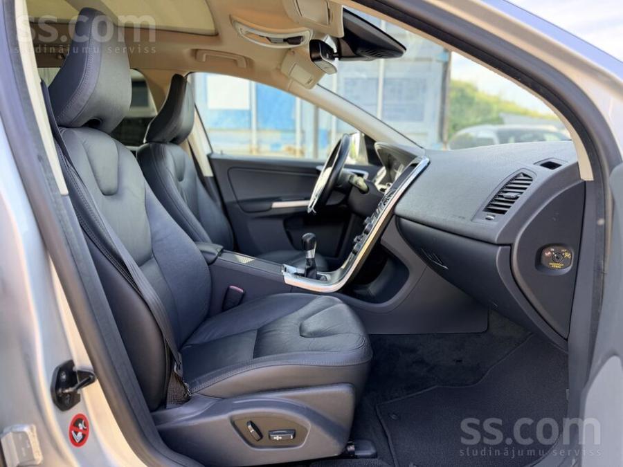 Pelēks Volvo XC60 2012 Rīga, ar dzinēja tilpumu 2.00 L un nobraukumu 0 tūkst. km par 8995 €, foto 21 vietnē AUTOMOTO.COM.LV