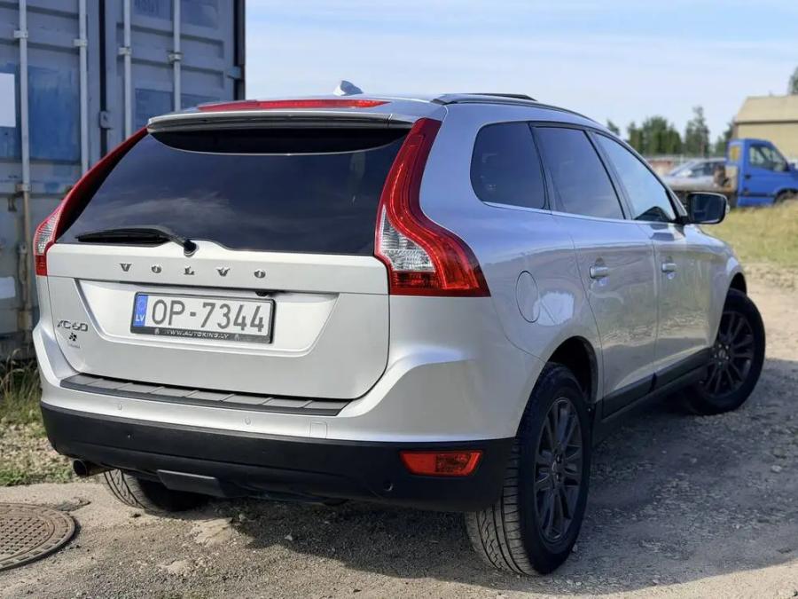 Grey Volvo XC60 2012 in Riga, with an engine capacity of 2.00 L and mileage of 0 thousand km for 8995 €, photo 5 on AUTOMOTO.COM.LV