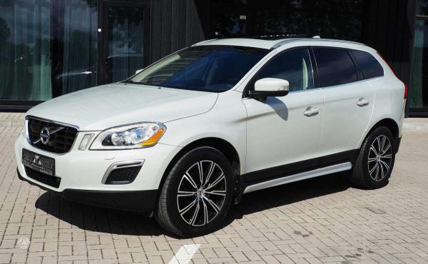 Grey Volvo XC60 2012 in Kaunas, with an engine capacity of 2.40 L and mileage of 310 thousand km for 12650 €, photo 1 on AUTOMOTO.COM.LV