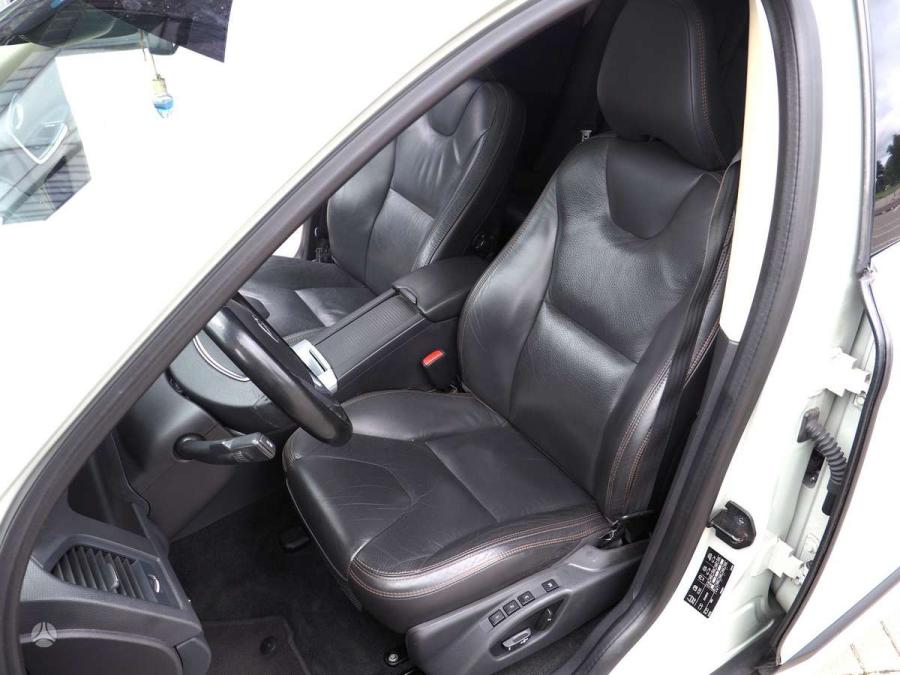 Pelēks Volvo XC60 2012 Kauņa, ar dzinēja tilpumu 2.40 L un nobraukumu 310 tūkst. km par 12650 €, foto 8 vietnē AUTOMOTO.COM.LV
